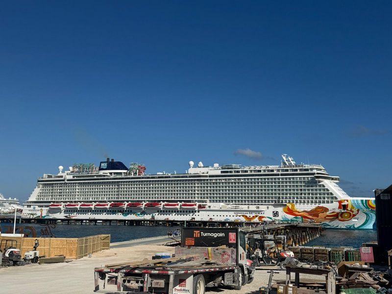 Norwegian Welcomes First Ship in Great Stirrup Cay’s Pier - Cruise ...