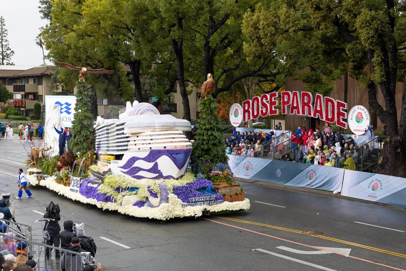 Princess Marks New Years with Star Princess Alaska-Themed Float in Rose ...